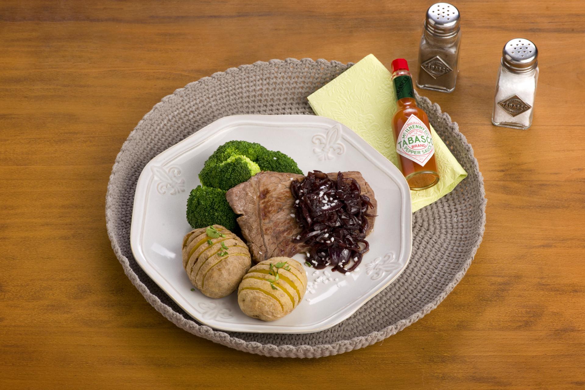 Tabasco - Marha steak fűszeres hagymás mártással